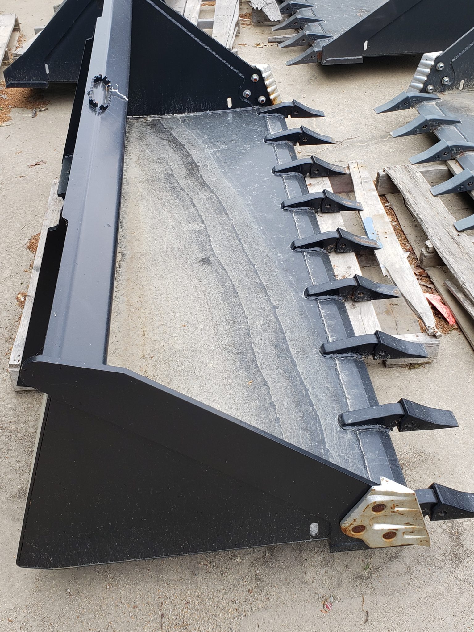 Super Duty Track Loader Bucket With Teeth - American Attachments